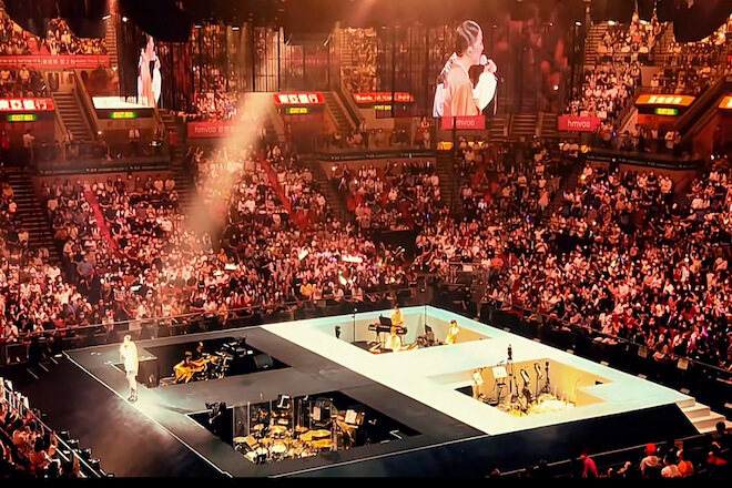 SAD! The Hong Kong Coliseum Dropped the LED Display Screen to Hurt ...