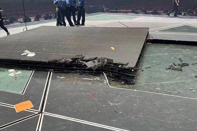 SAD! The Hong Kong Coliseum Dropped the LED Display Screen to Hurt ...